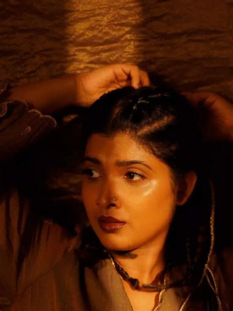 പ്രഭ ചൊരിഞ്ഞുകൊണ്ട് ദിവ്യ അയ്യർ പൊണ്ണ് തൃശൂരുകാരി ഏറ്റവും പുത്തൻ വിശേഷങ്ങൾ Malayalamsamayam