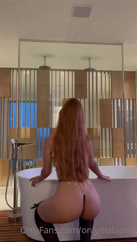 Mala Pink Naked Showing Off For Her Man In The Motel Cnn Amador