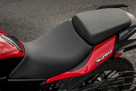 معرفی باجاج دومینار ۲۵۰؛ موتوری خوش‌قیمت مناسب سفرهای طولانی وبلاگ کارنامه