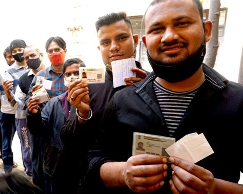 Up Election यूपी में शाम 5 बजे तक 57 प्रतिशत से ज्यादा मतदान लाइव