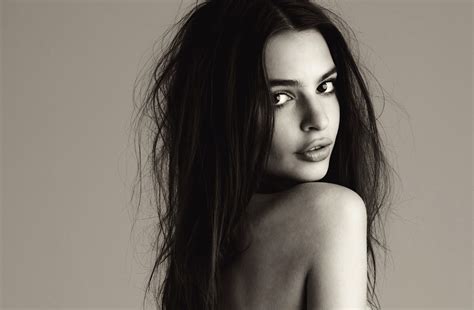Emily Ratajkowski Topless Images Wallpaper Hd Celebrities K Wallpapers Images And Background