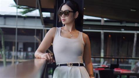 Selfi Kdi Pamer Body Seksi Netizen Gagal Fokus