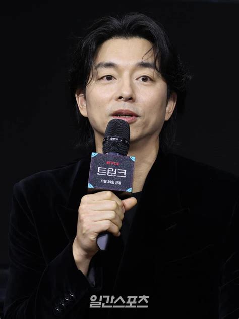 포토 인사말 하는 공유