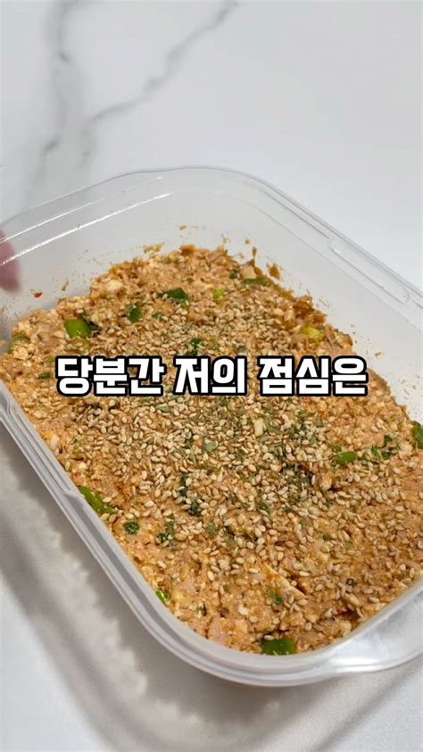 하프로렌 ｜하프 칼로리 플랜 와 그냥 계란후라이보다 이렇게 먹으면 10배 더 맛있어요🫶🏻 간단하게 야채 냉털하기에도 안성맞춤 취향에 따라 스리라차 뿌려서 맛있게