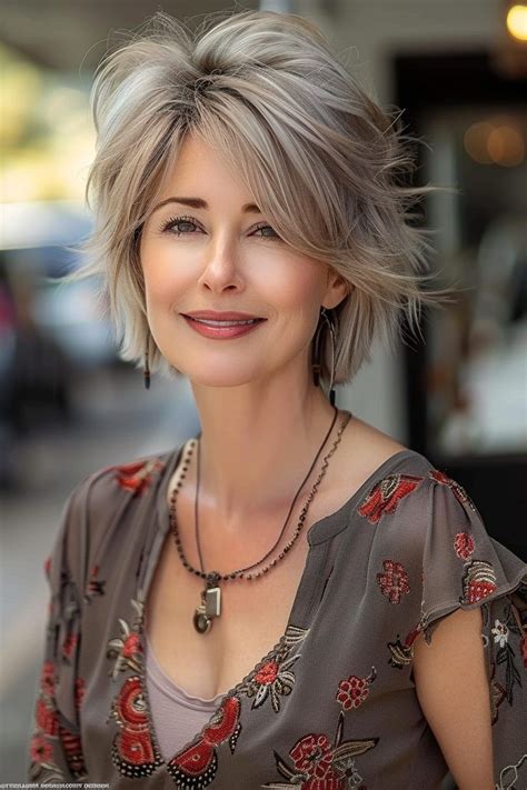 100 Elegant Pixie Haircuts For Older Women For All Face Shapes Number