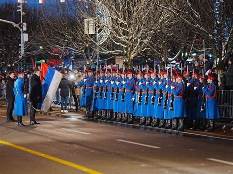 Свечани дефиле почео предајом рапорта предсједнику Српске ФОТО