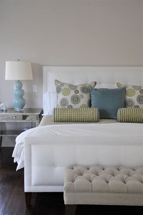 Кровать с подушками в изголовье 74 фото