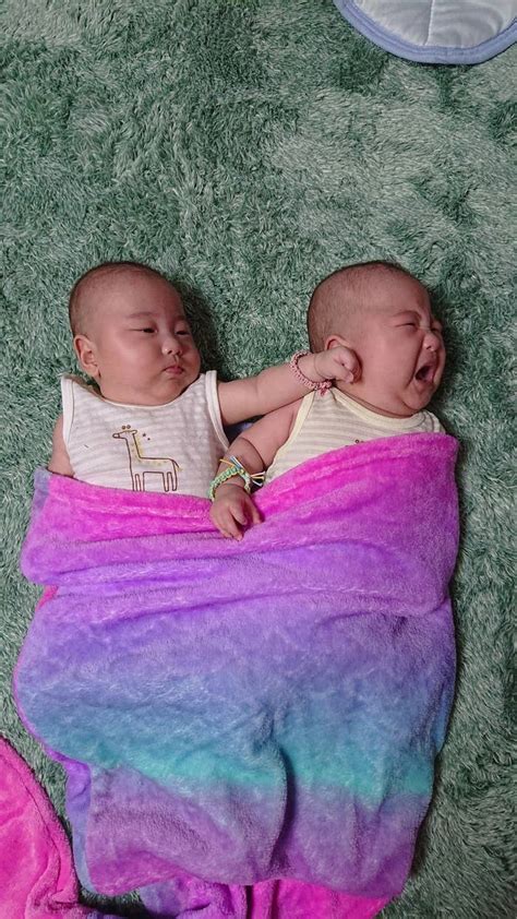 あ〜〜！それはダメ！双子の赤ちゃんの愛らしい写真が話題。