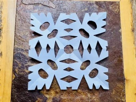 Creative DIY Snowflakes Step By Step Tutorials With Video Chas Crazy Creations