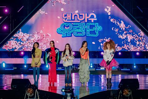 이효리→화사 진해군항제 떴다 ‘댄스가수 유랑단 게릴라 콘서트 화제