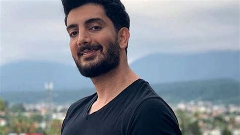 بیوگرافی فرزاد فرزین، زندگی شخصی و آثار او مجله نت مگ