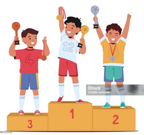 세 명의 젊은 축구 선수가 우승 시상대에 서 있습니다 문자 보유 트로피 와 메달 벡터 일러스트 강단에 대한 스톡 벡터 아트 및 기타 이미지 Istock