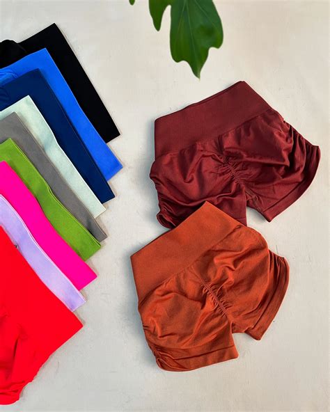 ‎مینازاسپرت لباس ورزشی لگ نیمتنه ست‌ورزشی اورال شورتک‎ ‎دیگه از یه شورتک چی میخوای؟ هم فرم