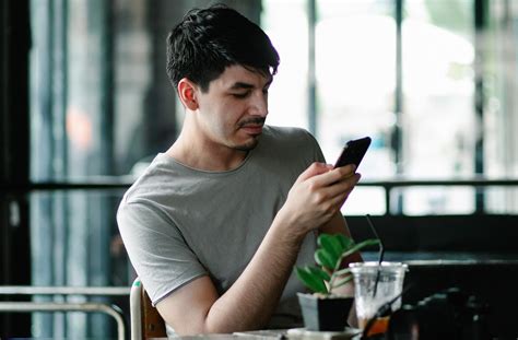 How To Flirt With Older Women Over Text 9 Message Examples To Seduce Her World Hookup Guides