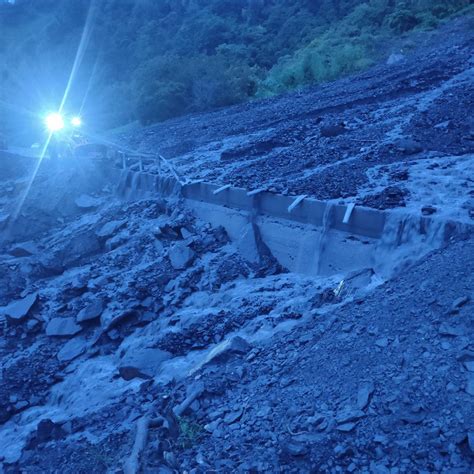 影連日大雨釀災！宜蘭「台7線坍方」公路總局急搶通 今中午恢復通車 Yahoo奇摩汽車機車