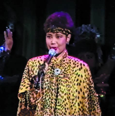 เพชร พุ่มพวง นำช่างแต่งหน้า เปลี่ยนชุด พุ่มพวง ดวงจันทร์ คอหวยส่องเลขเด็ด