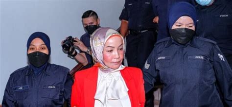 Perniagaan Mak Cik Kemboja Diboikot