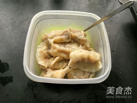 煮餃子時，水開下鍋是錯過，多加「這1步」，香嫩好吃不破皮 每日頭條