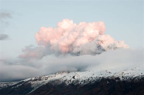 The Document Agenda A Bridge Between The Minuscule Quantum World And Our Macroscopic Reality”