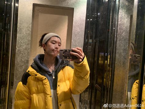 范丞丞新年晒家人合影，一家子全是逆生长，对姐姐的称呼太调皮 搜狐大视野 搜狐新闻