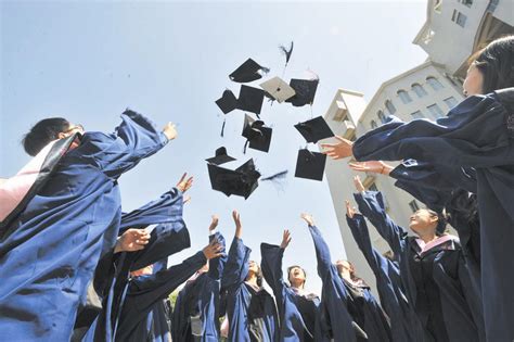 学士帽怎么戴 学士帽和博士帽 带学士帽 大山谷图库