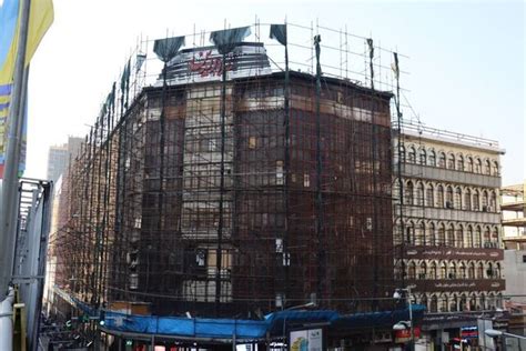 شهرداری تهران مالک پاساژ علاءالدین پرده‌های نمای ساختمان را برداشت