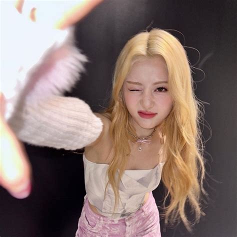 blip 르세라핌 거울 셀카 모음