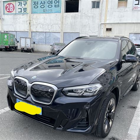 아까 차 문짝 긁힌자국 있댔는데 생각해보니 나뭇가지일듯 자동차 에펨코리아