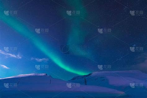 天空 星星 北极光 山 斯瓦尔巴德群岛 朗伊尔城 挪威 南极洲 北极 城市
