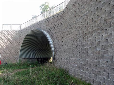 Segmental Retaining Wall Srw Menggunakan Mse Wall System