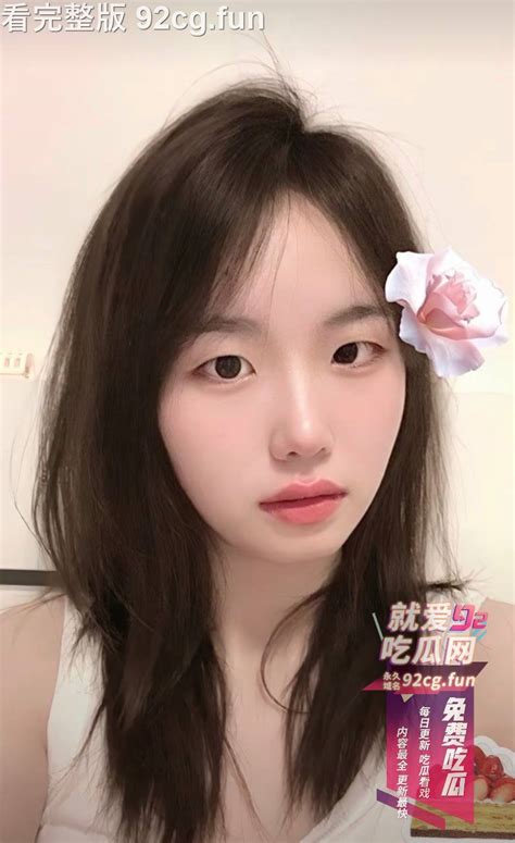 上海师范大学 学生妹龙婕玉 与炮友裸聊做爱视频曝光！小穴粉嫩 一看就没怎么被开发过 没插几下就尿了！ 92吃瓜 全网最精品高质量的吃瓜网！ 92cgfun