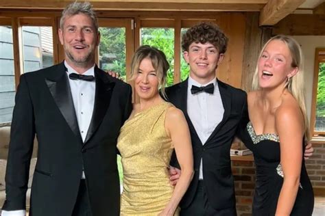 Ant Anstead Shares Sons Cute Reaction To Christmas T — And Fans Say