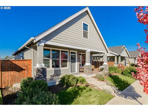 Bed Mcminnville Home For Sale Ne Jacob St Mcminnville Or