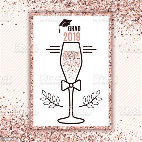 와인 모자 줄무늬 배경에 활과 인사말 카드 초대장 배너 포스터 엽서에 대 한 로즈 골드 색상에 흩어져 색종이와 2019 클래스의 졸업생 모든 고립 되 고 계층화 된 로즈