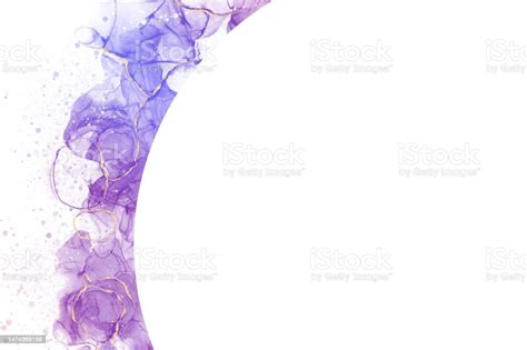 알코올 잉크 아트 흰색 배경 추상 프레임입니다 보라색 대리석 유체와 금색 반짝이 장식 및 둥근 텍스트 공간 0명에 대한 스톡 벡터 아트 및 기타 이미지 Istock