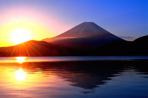 Mt Fuji Upside Down From The Sun At The Sun From Lake Motosu Stock