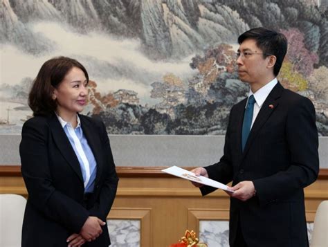 Бүтээн байгуулалтын төслүүдэд ажиллах мэргэжилтнүүдийг БНХАУ д бэлтгэнэ Jim Mn