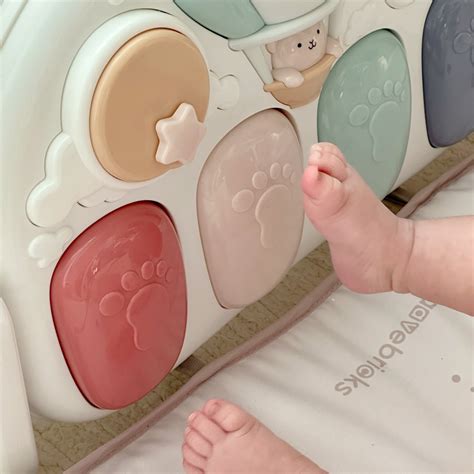 나영 용띠맘 육아일상 열무네 광고 열무의 첫 장난감 하베브릭스아기체육관 50일이 지나니 다리에 들어가는 힘도 좋아지고 깨어있는 시간이 길어지면서 제일 많이