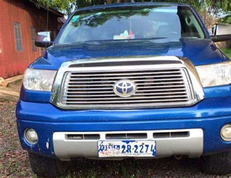 រថយន្ត១គ្រឿងដឹកឈើគគីរខុសច្បាប់ ត្រូវបាននគរបាលឃាត់ជាប់តែម្ចាស់រត់បាត់ សម្លេងសហគមន៍ខ្មែរ