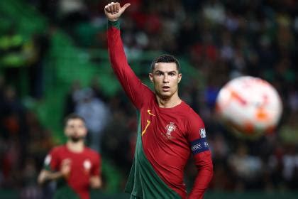Aficionado De Cristiano Ronaldo Festejó Con Un Siu En Su Graduación