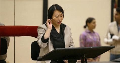 Conductor Xian Zhang Breaks Barriers Cbs News