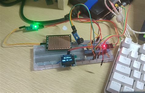 Stm32单片机雨滴传感器oled屏幕蜂鸣器报警雨滴数据发送到串口调试助手源代码雨滴传感器模块如何与单片机相连 爱代码爱编程