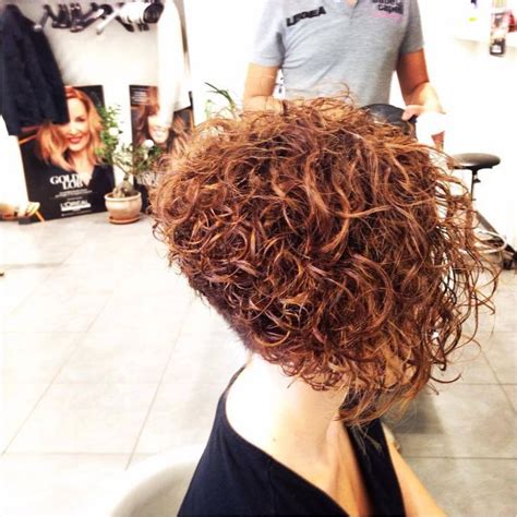 Short Stacked Curly Wedge Haircut Susawery