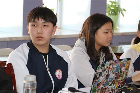 УРАН ИЛТГЭЛИЙН ТЭМЦЭЭН БОЛЛОО