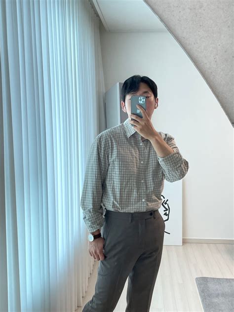 남자 체크셔츠 카키색 바지 슬랙스 배바지 코디 놈코어룩 출근룩 네이버 블로그