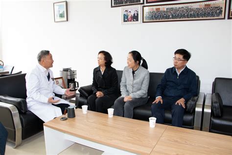 青海省教育厅党组书记、厅长申红兴一行慰问中心格日力教授 高原医学研究中心