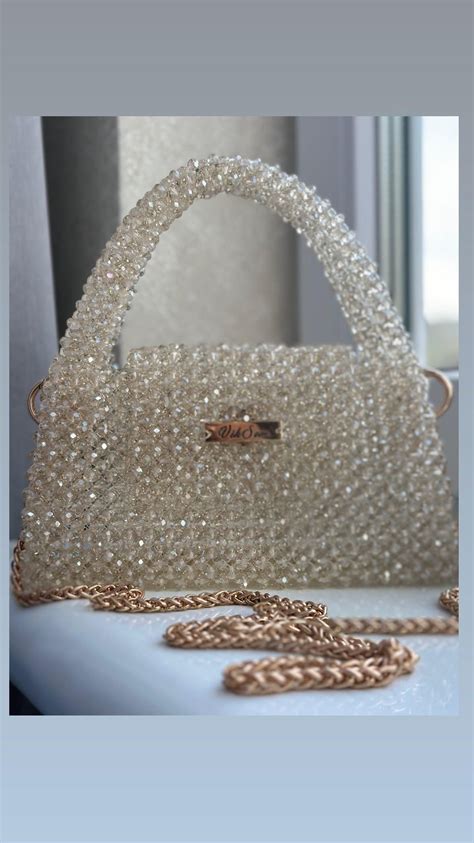 [Видео] «Сумочка ручної роботи із сяючих кришталевих намистин Вміщує телефон помаду дзеркальце