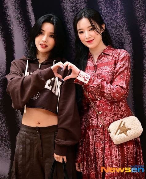 더현대 골든구스 행사 참석한 여자 아이들 소연x슈화 스퀘어 카테고리