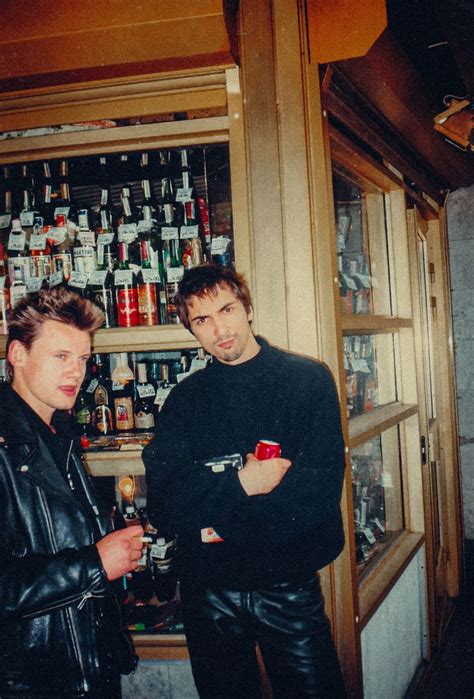 Пин на доске Король и Шут