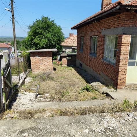 Къща с двор Едноетажна къща 122 кв м РЗП 1200 кв м двор Къщи Вили ул Тиса №5 Айдемир